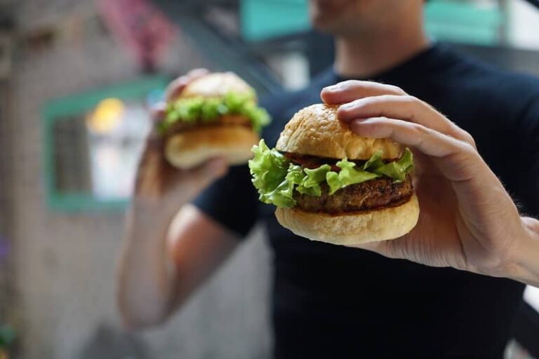 Diet to Fight Depression: 10 Foods to Eat + 4 You Must Avoid